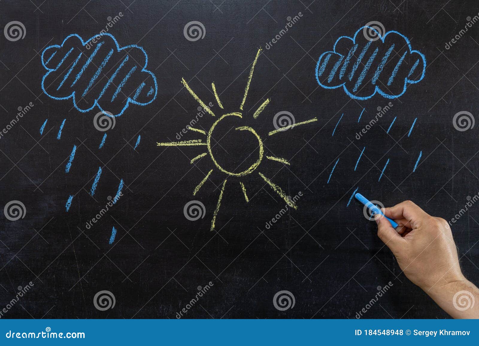 Ritar Hand Med Kriterer I En Ritning Med Moln Och Sol Arkivfoto - Bild ...