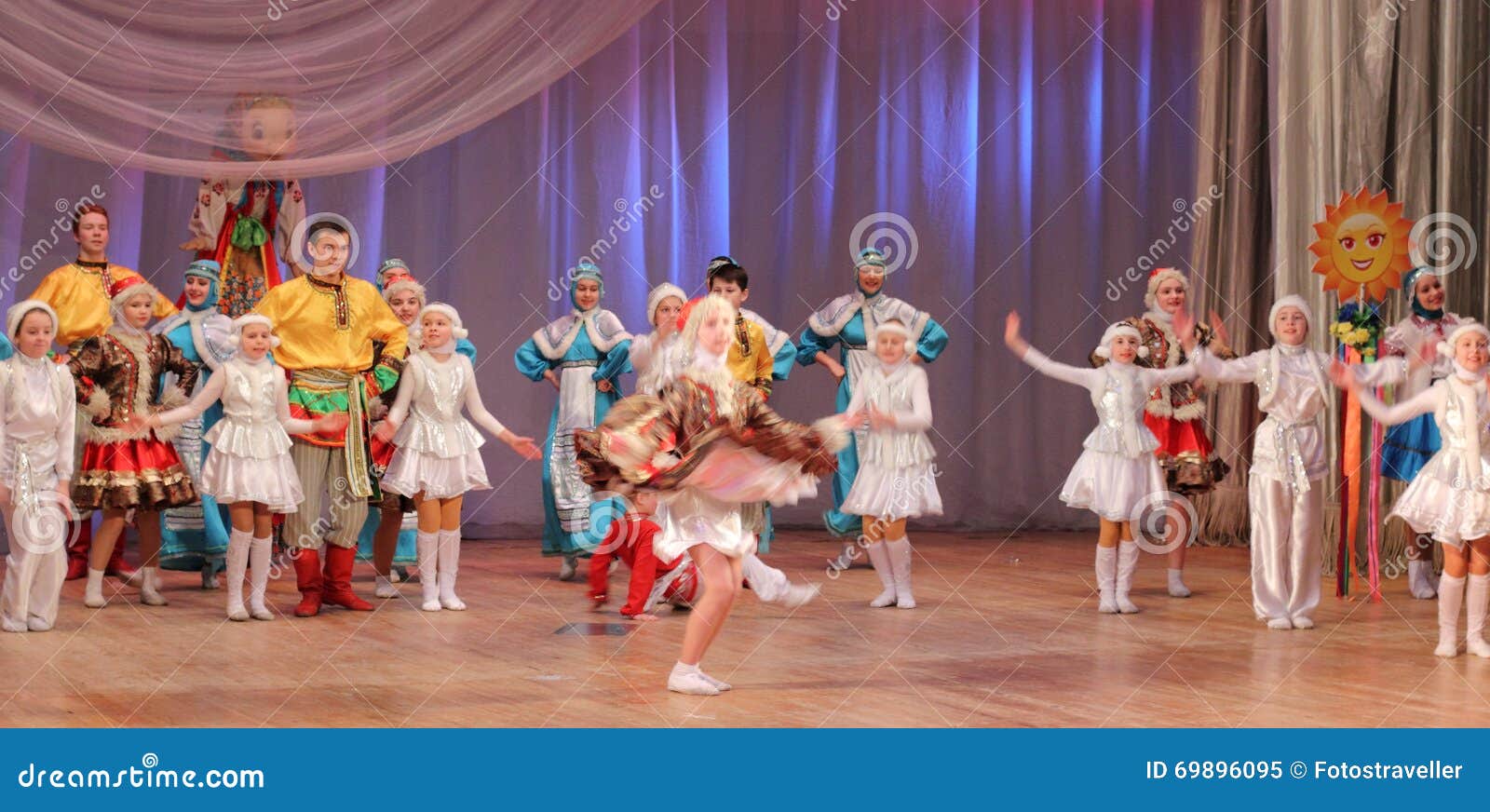 Ritmos de la danza popular imagen editorial. Imagen de vuelta - 69896095