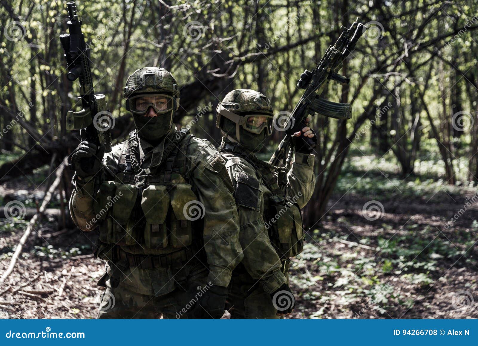Ritratto Dei Soldati Con Le Armi Fotografia Stock - Immagine di ...