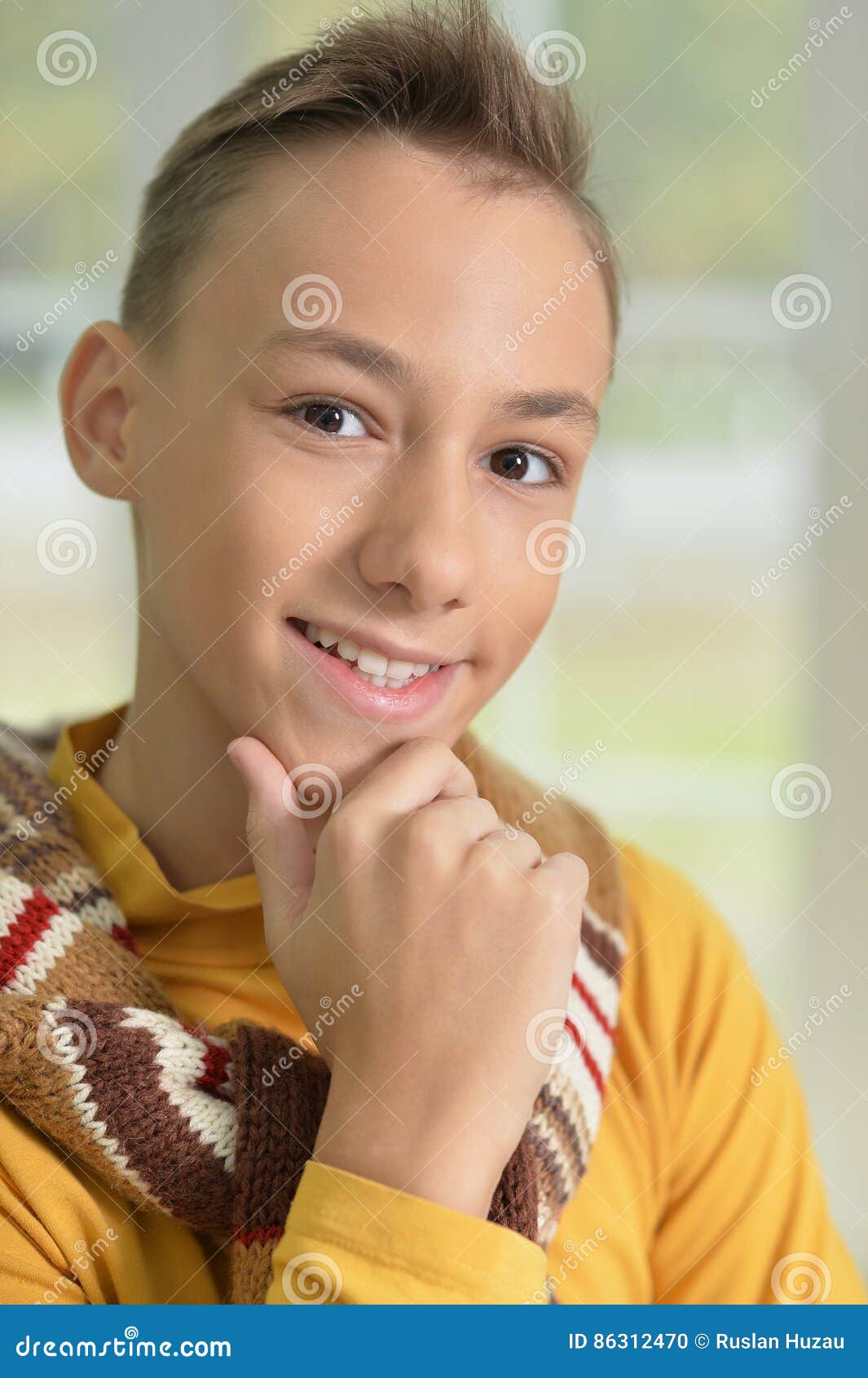 Ritratto Del Ragazzo Dell'adolescente Fotografia Stock - Immagine di ...