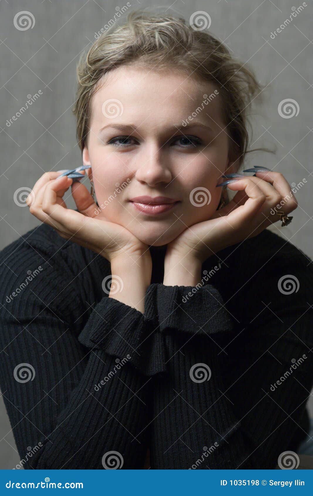 Ritratto della ragazza fotografia stock. Immagine di sorriso - 1035198