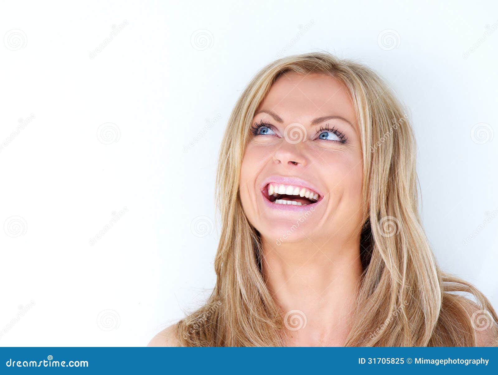 Ritratto Di Bella Giovane Donna Che Ride E Che Cerca Immagine Stock ...