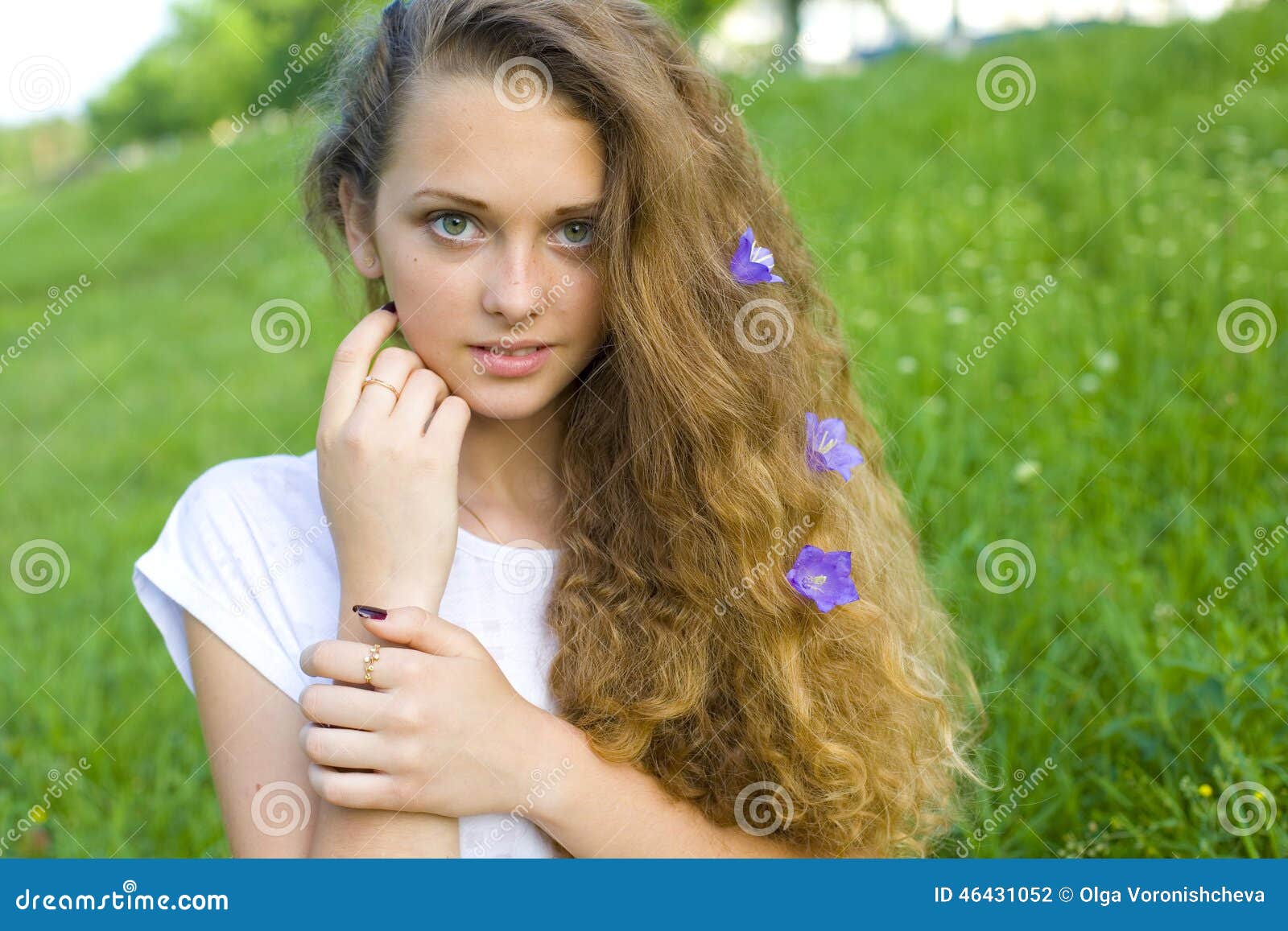 Ritratto di bella ragazza fotografia stock. Immagine di ragazza - 46431052