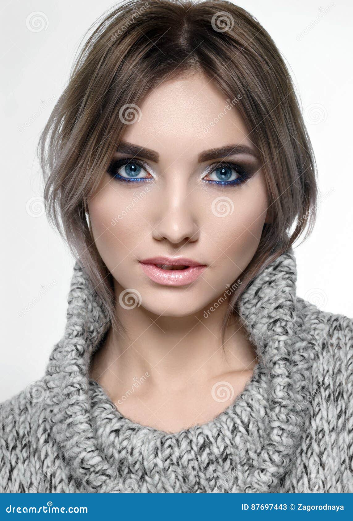 Ritratto di bella ragazza immagine stock. Immagine di bello - 87697443