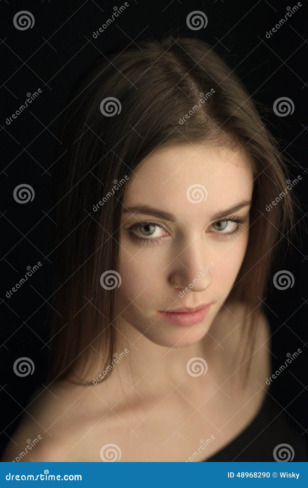 Ritratto Di Bella Ragazza Mora Fotografia Stock - Immagine di carino ...