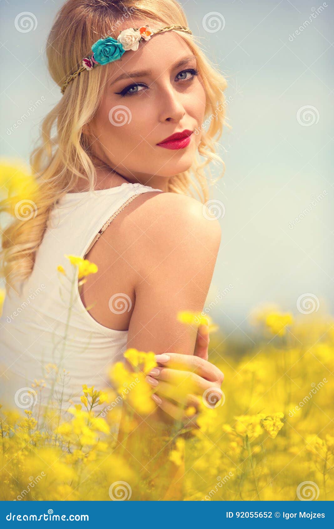 Ritratto Di Giovane Bella Donna, All'aperto Fotografia Stock - Immagine ...