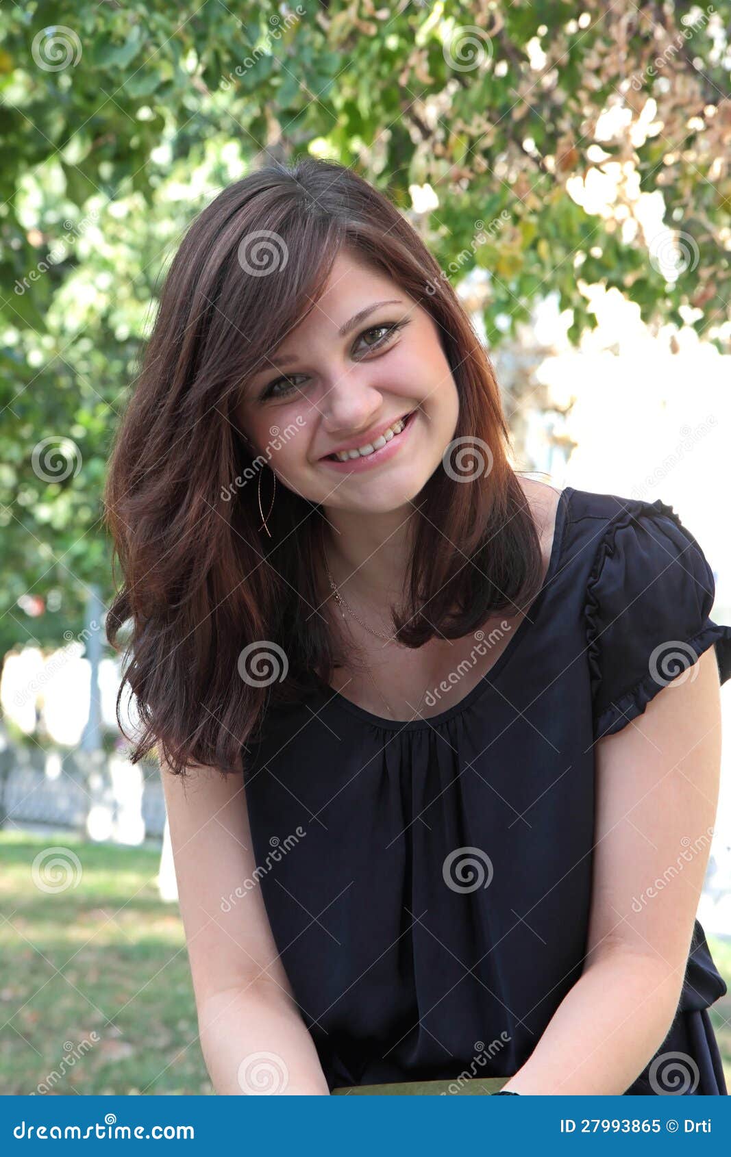 Ritratto Di Giovane Bella Ragazza Sorridente Immagine Stock - Immagine ...