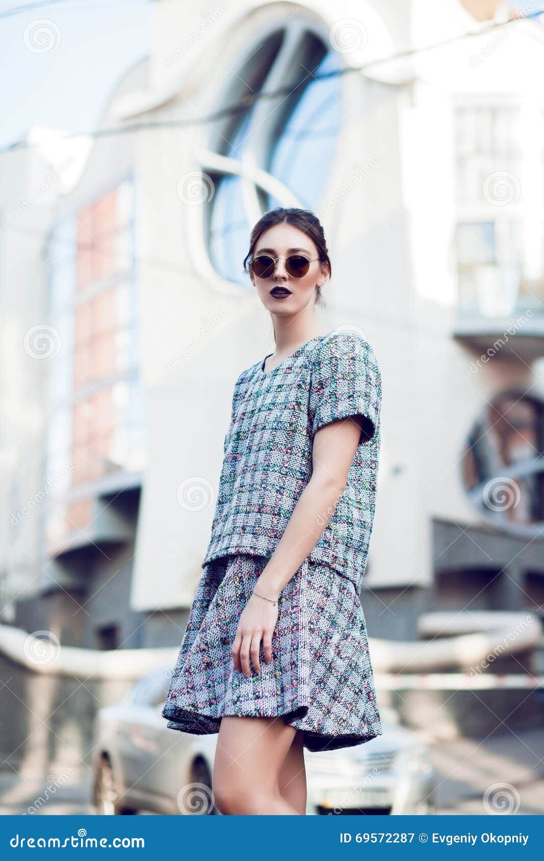 Ritratto Di Modo Della Via Della Ragazza Immagine Stock - Immagine di ...