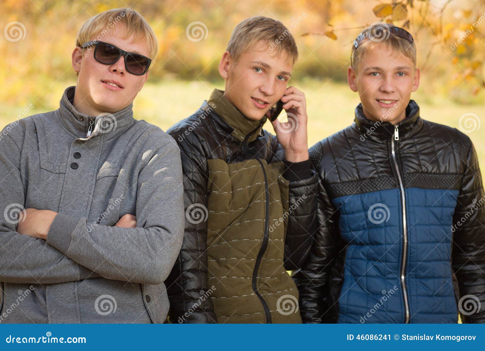 Ritratto Di Un Gruppo Di Giovani Immagine Stock - Immagine di amicizia ...