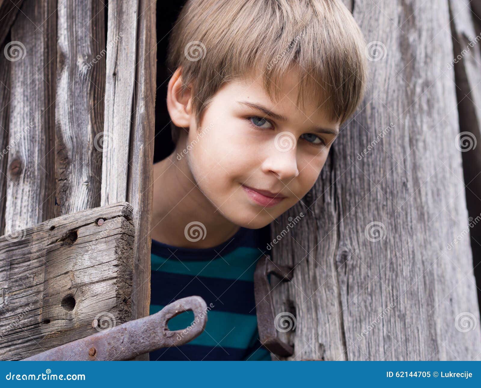 Ritratto Di Un Ragazzo Bello Immagine Stock - Immagine di carino, vita ...