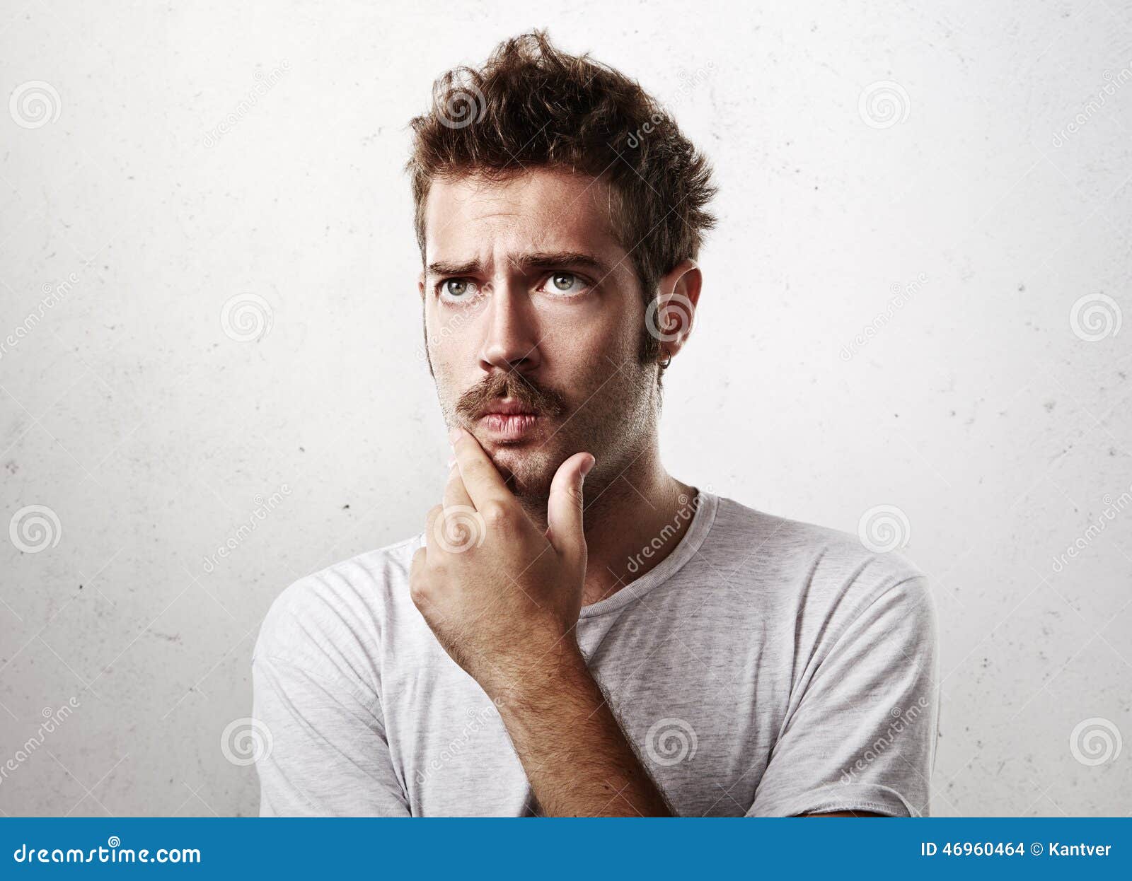 Ritratto Di Un Uomo in Dubbio Fotografia Stock - Immagine di dubbioso ...