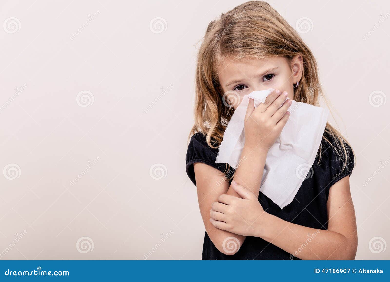 Ritratto Di Una Bambina Malata Immagine Stock - Immagine di malato ...