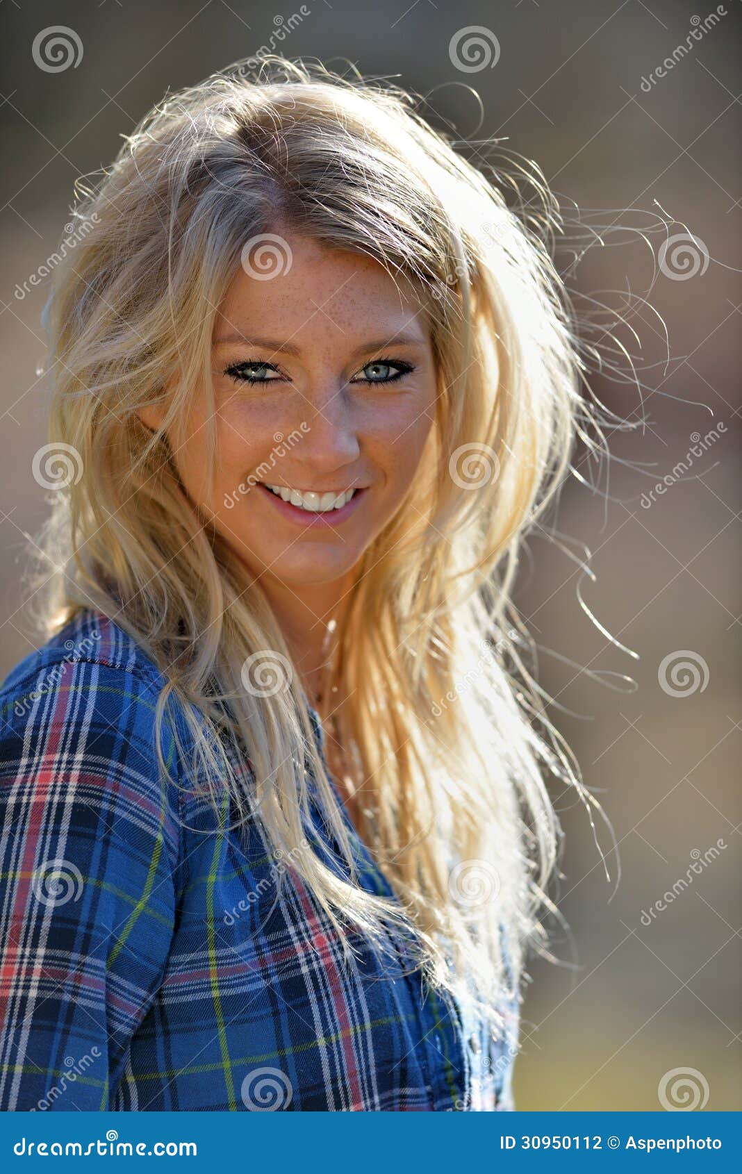 Ritratto Di Una Donna Bionda Sorridente Baeutiful Fotografia Stock ...