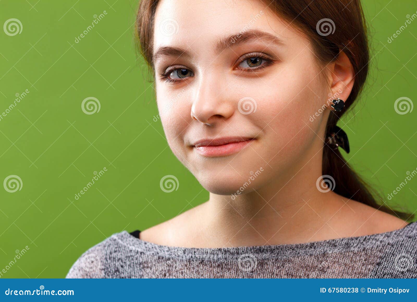 Ritratto Di Una Ragazza Sorridente Fotografia Stock - Immagine di ...