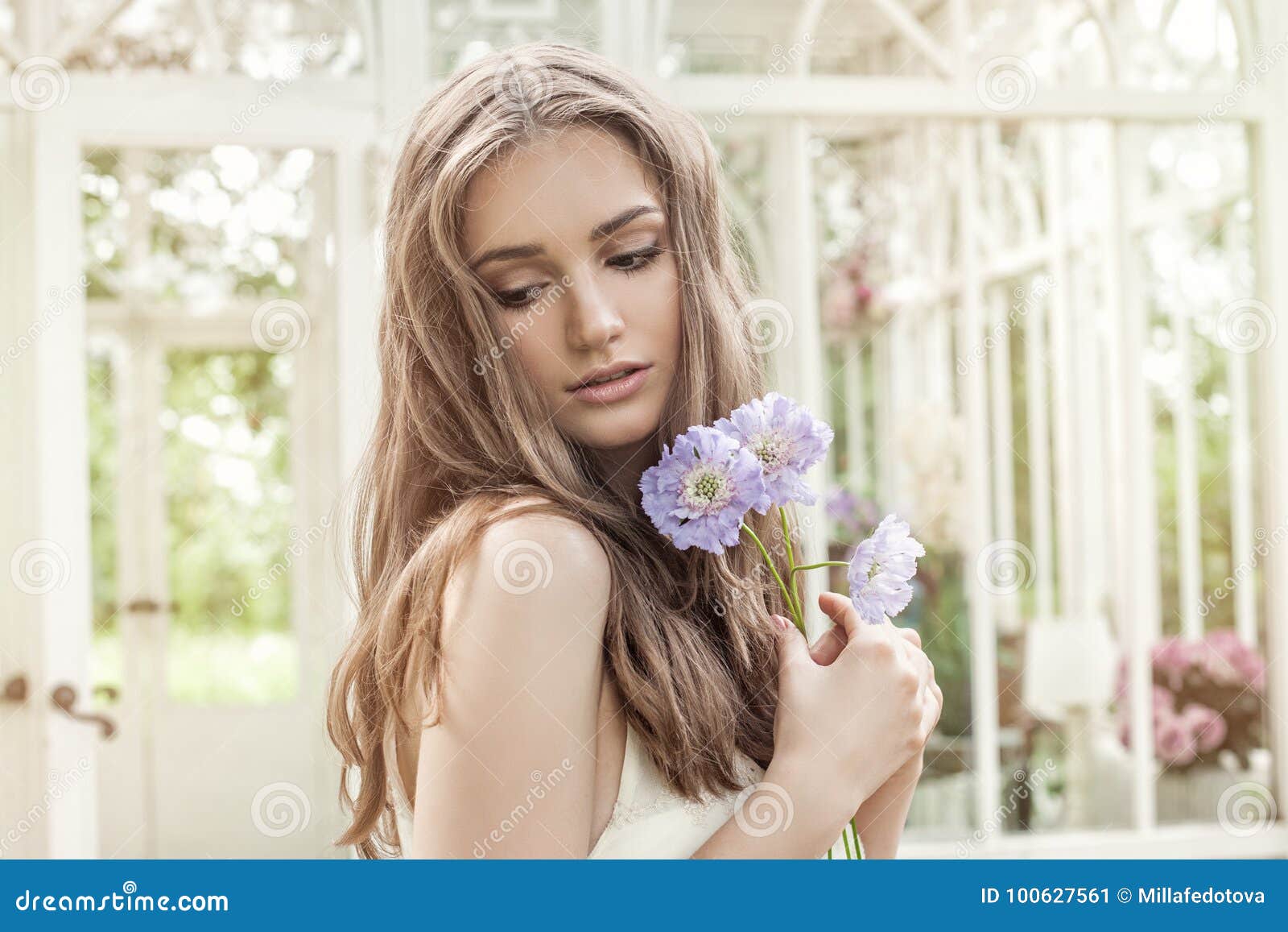 Ritratto Dolce Di Giovane Bello Modello Di Moda Della Donna Immagine ...