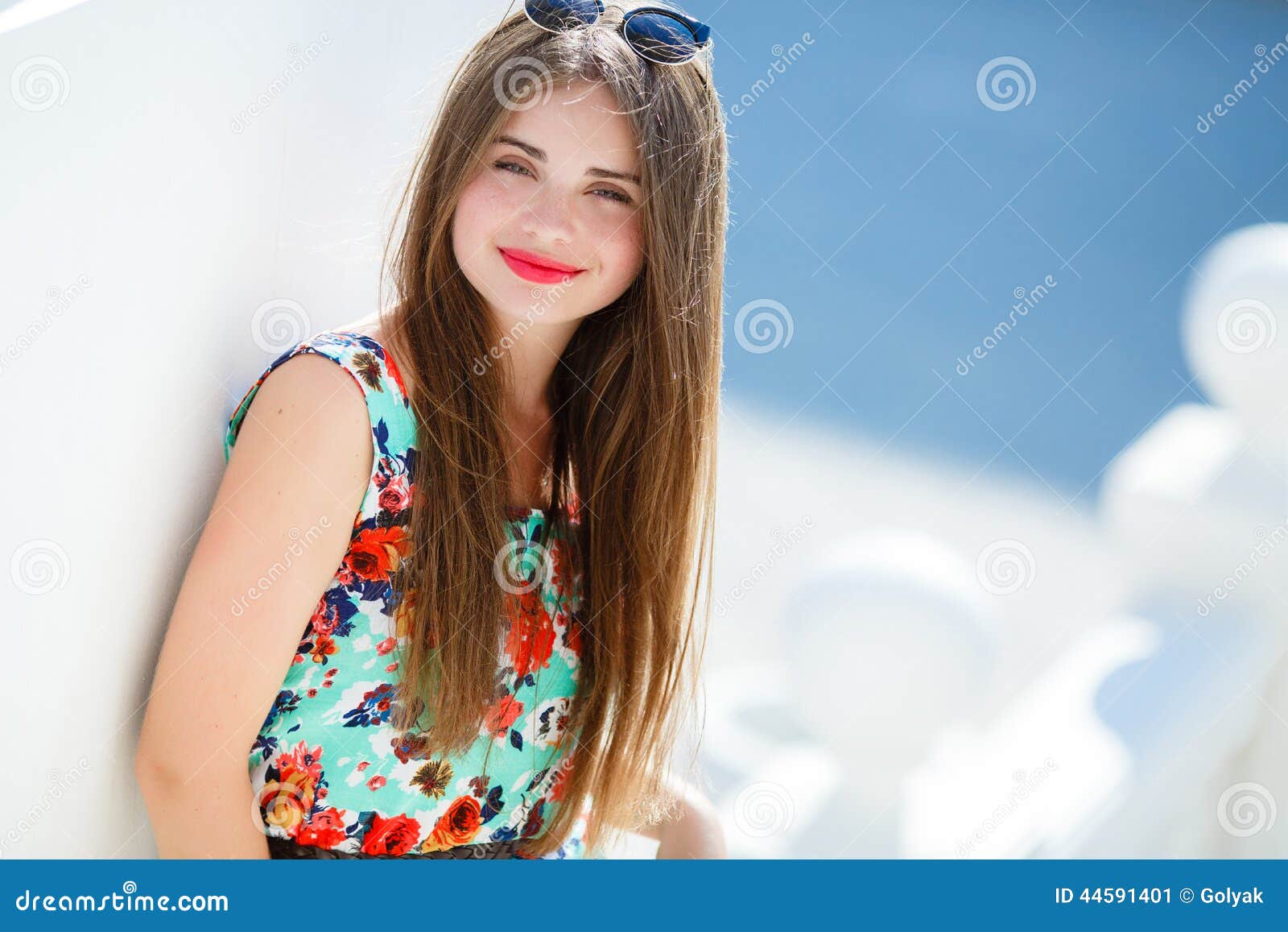 Ritratto Donna Sorridente Dei Giovani Di Bella Immagine Stock ...