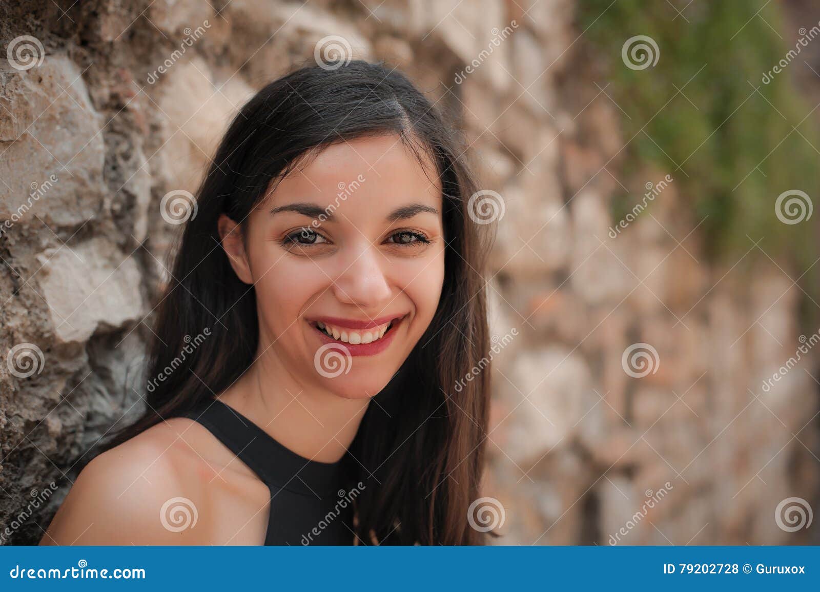 Ritratto Donna Sorridente Dei Giovani Di Bella Fotografia Stock ...