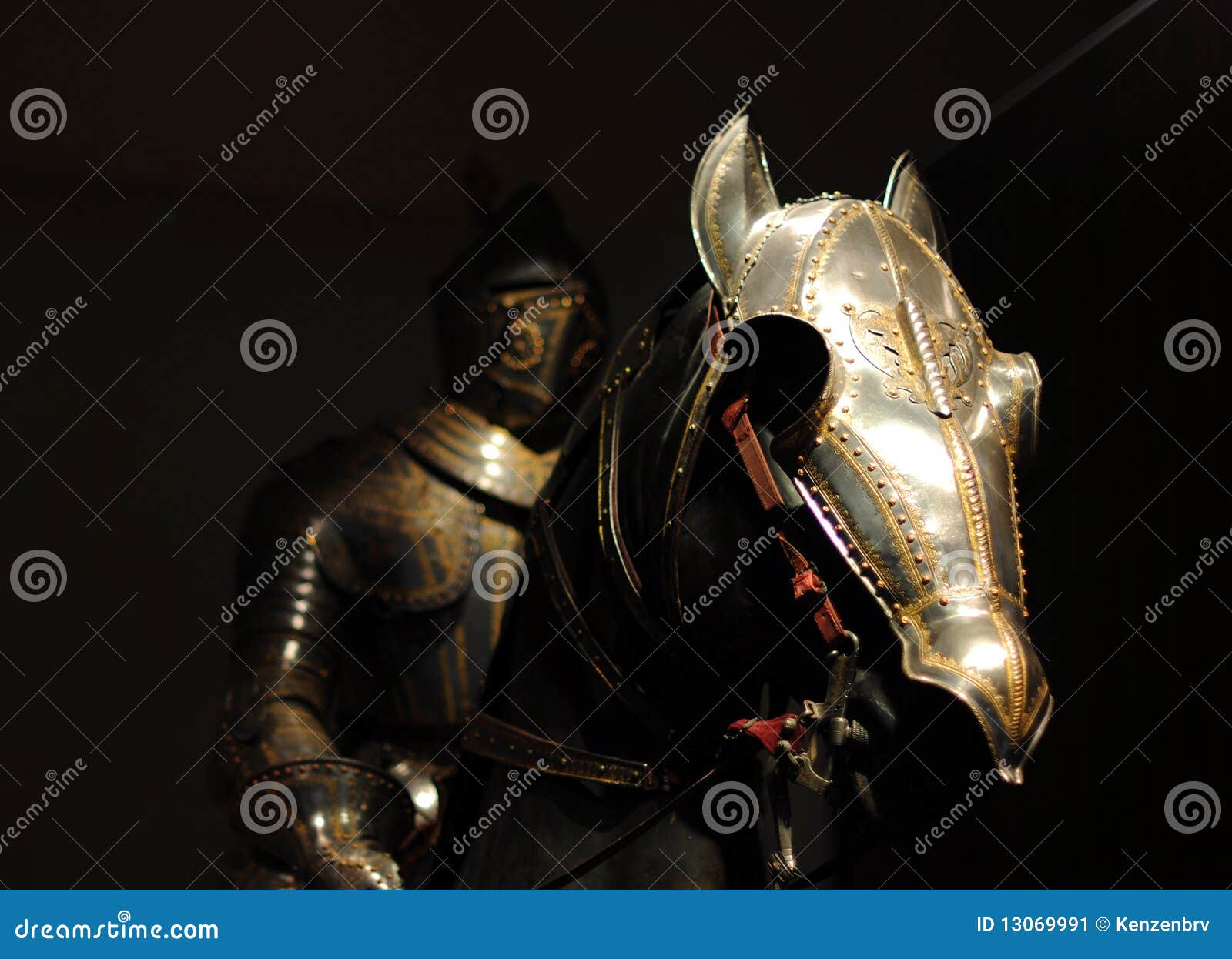 Ritter mit Pferd stockbild. Bild von waffe, mittelalterlich - 13069991