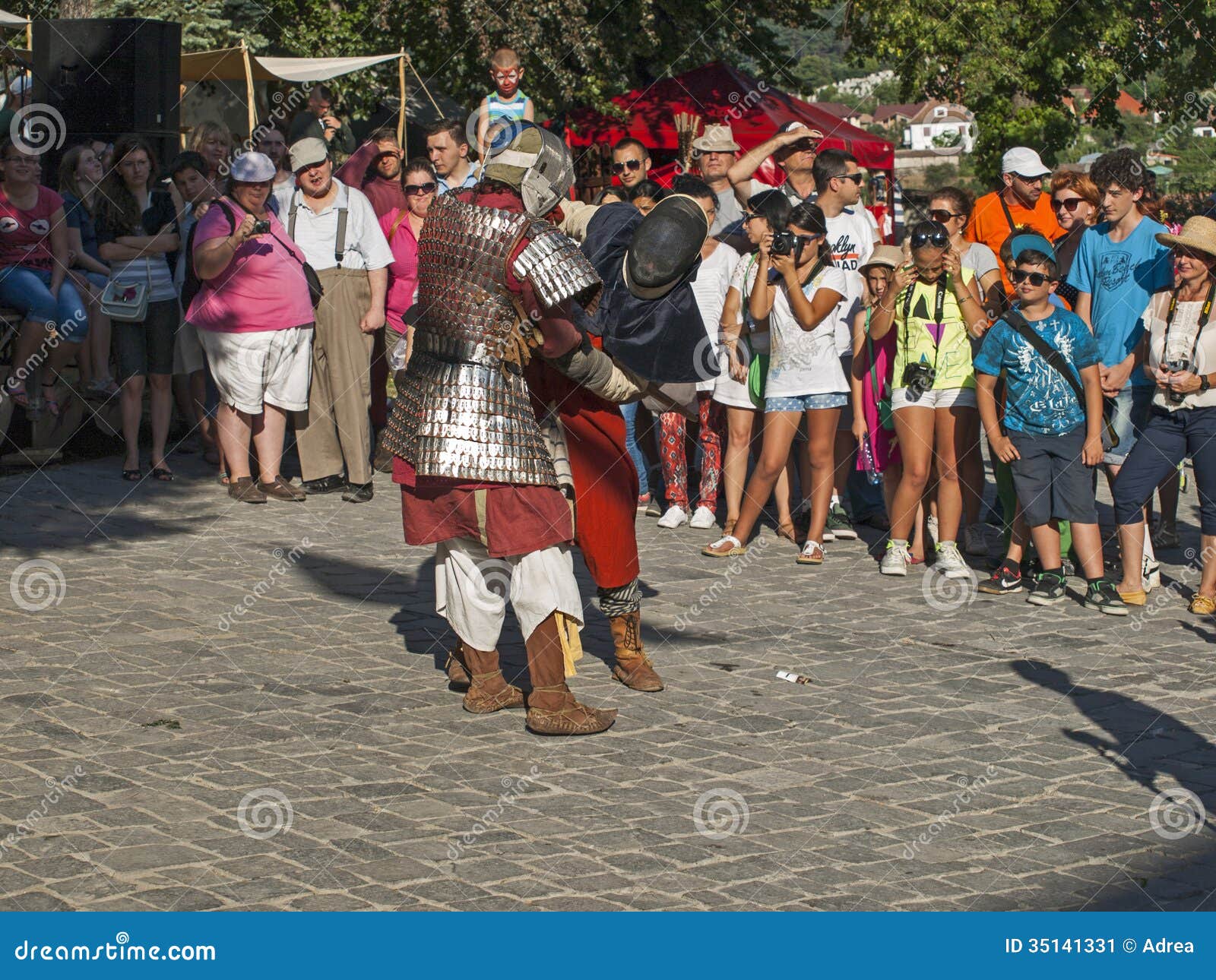 Ritterkampf redaktionelles foto. Bild von rüstung, künstlerisch - 35141331