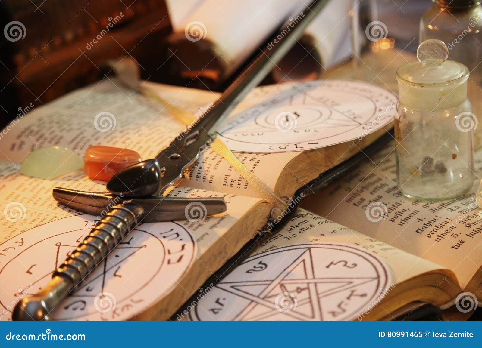 Ritual da magia negra imagem de stock. Imagem de esotérica - 80991465