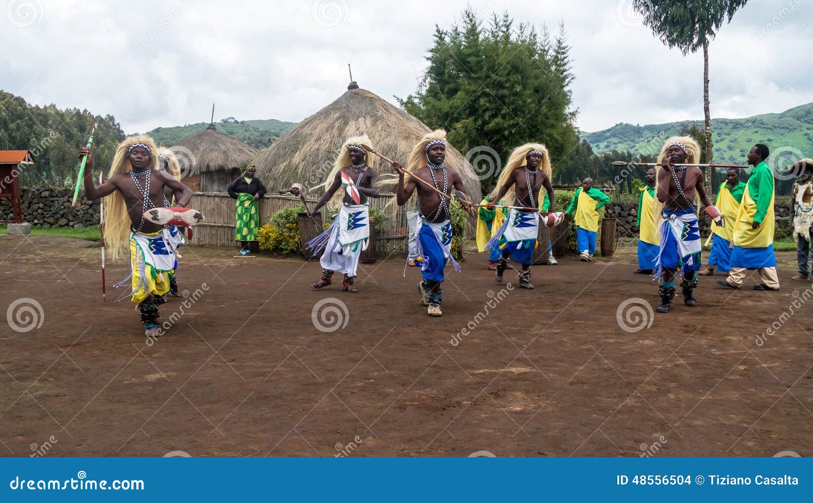 Ritual tribal, Rwanda imagen de archivo editorial. Imagen de bailando ...