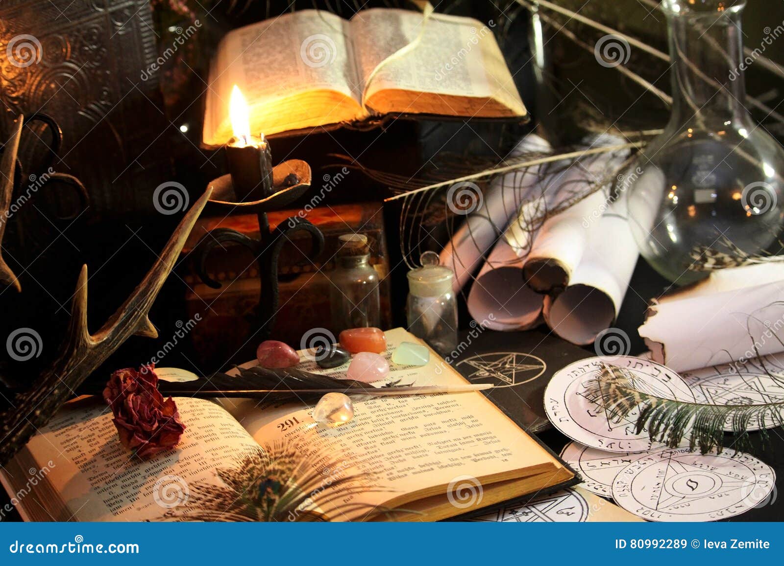 Rituale di magia nera immagine stock. Immagine di grunge - 80992289