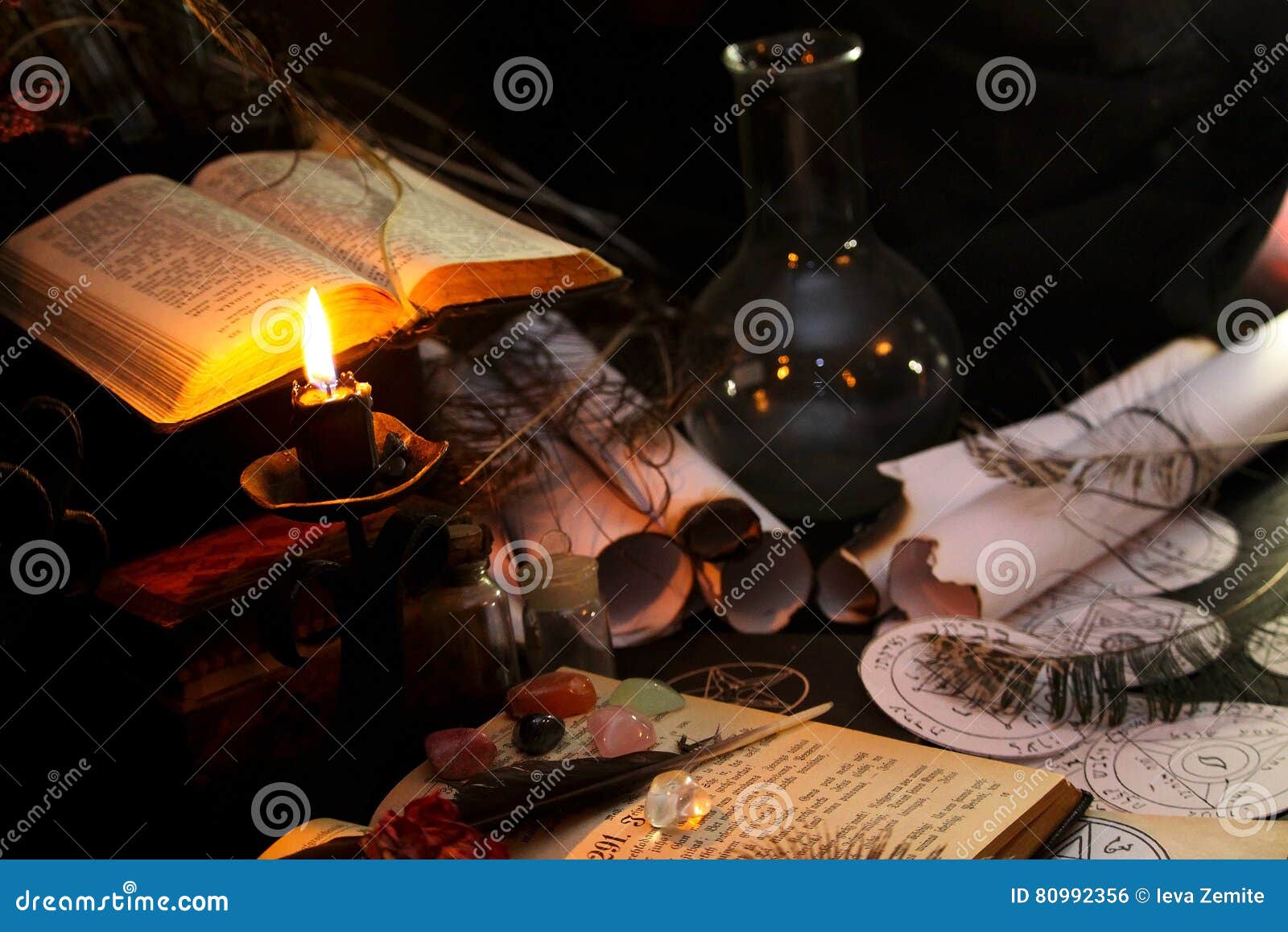 Rituale di magia nera fotografia stock. Immagine di demoniaco - 80992356