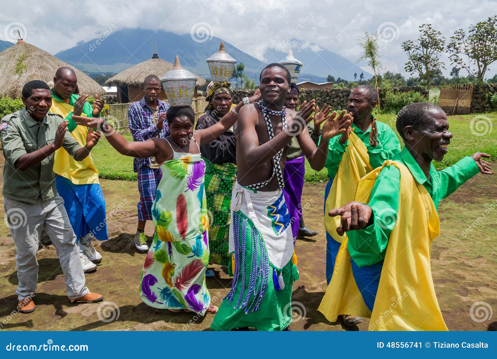 Rituel tribal, Rwanda photo éditorial. Image of costume - 48556741