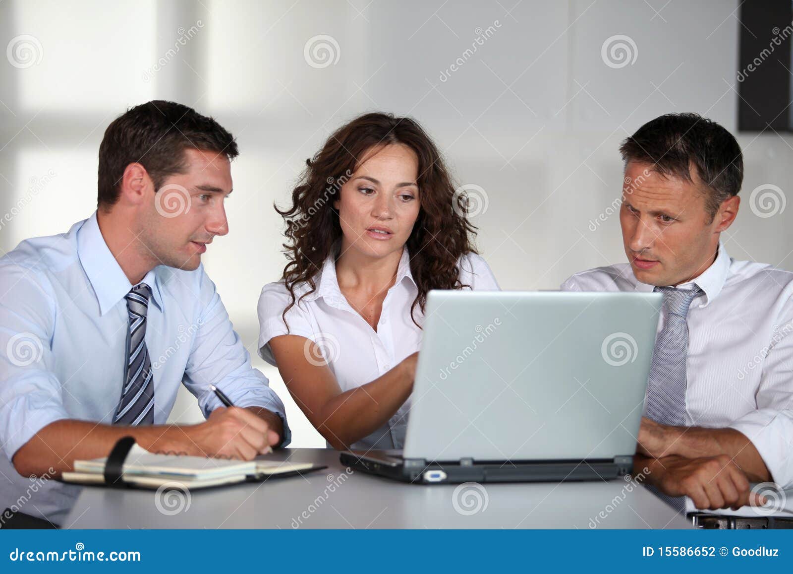 Riunione del lavoro fotografia stock. Immagine di vendita - 15586652