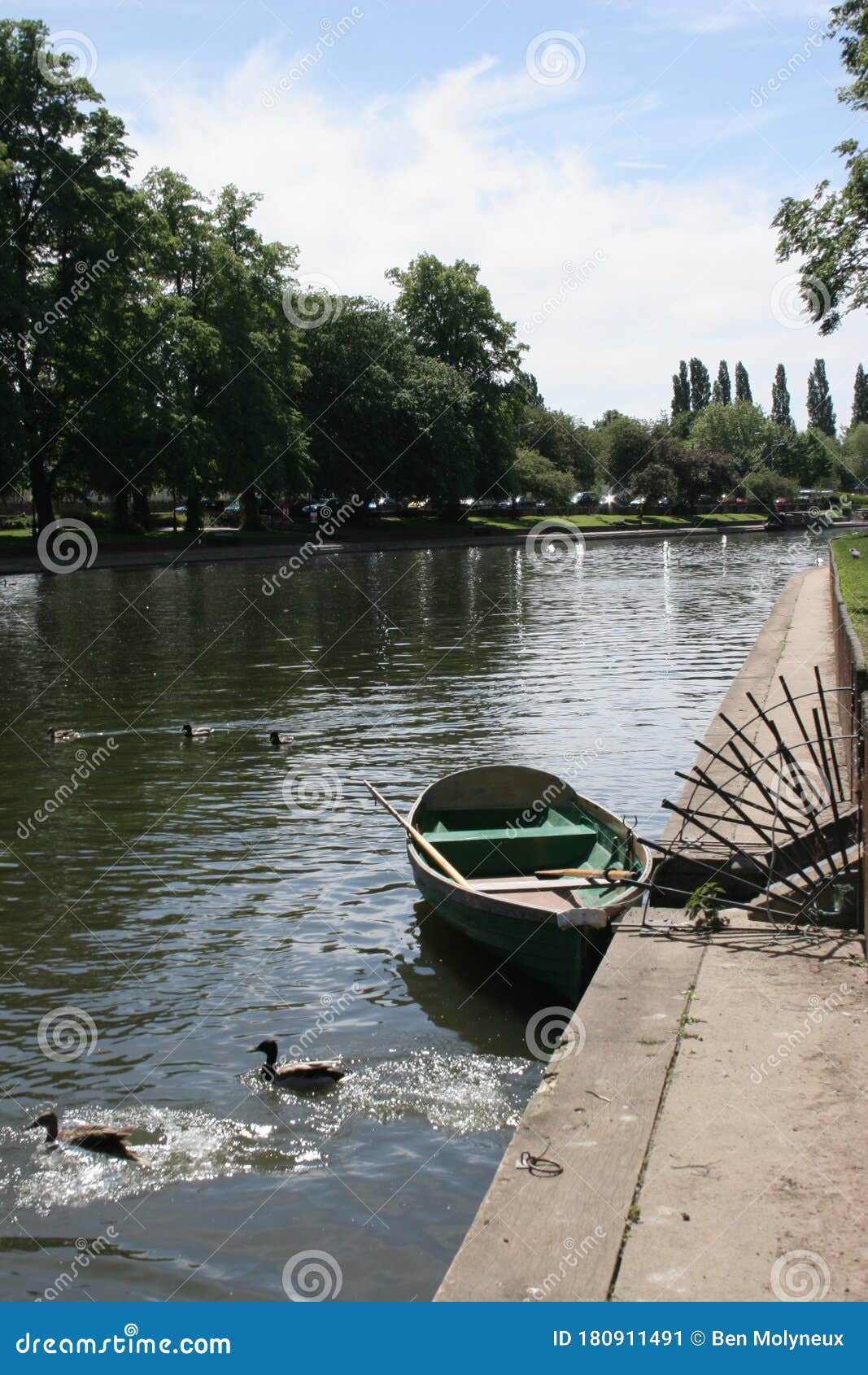 The River Avon in Evesham, Worcestershire, UK Editorial Photo - Image ...