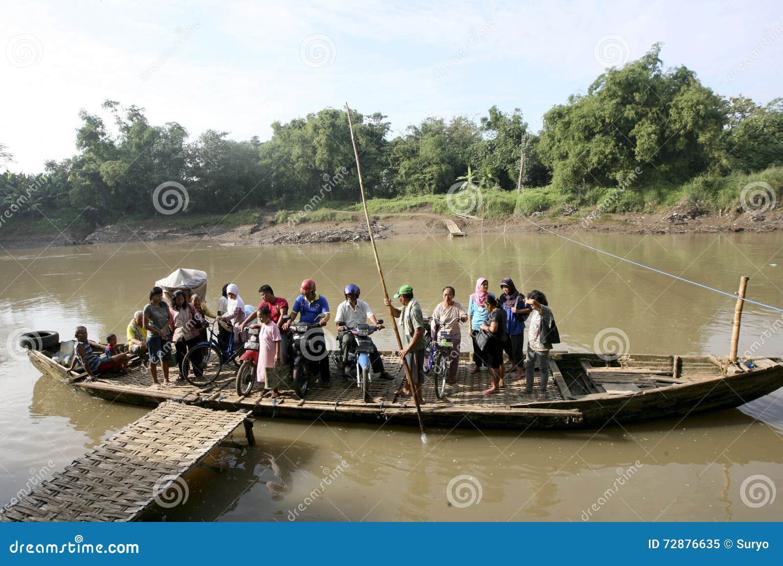River boat editorial image. Image of watercourse, rowing - 72876635