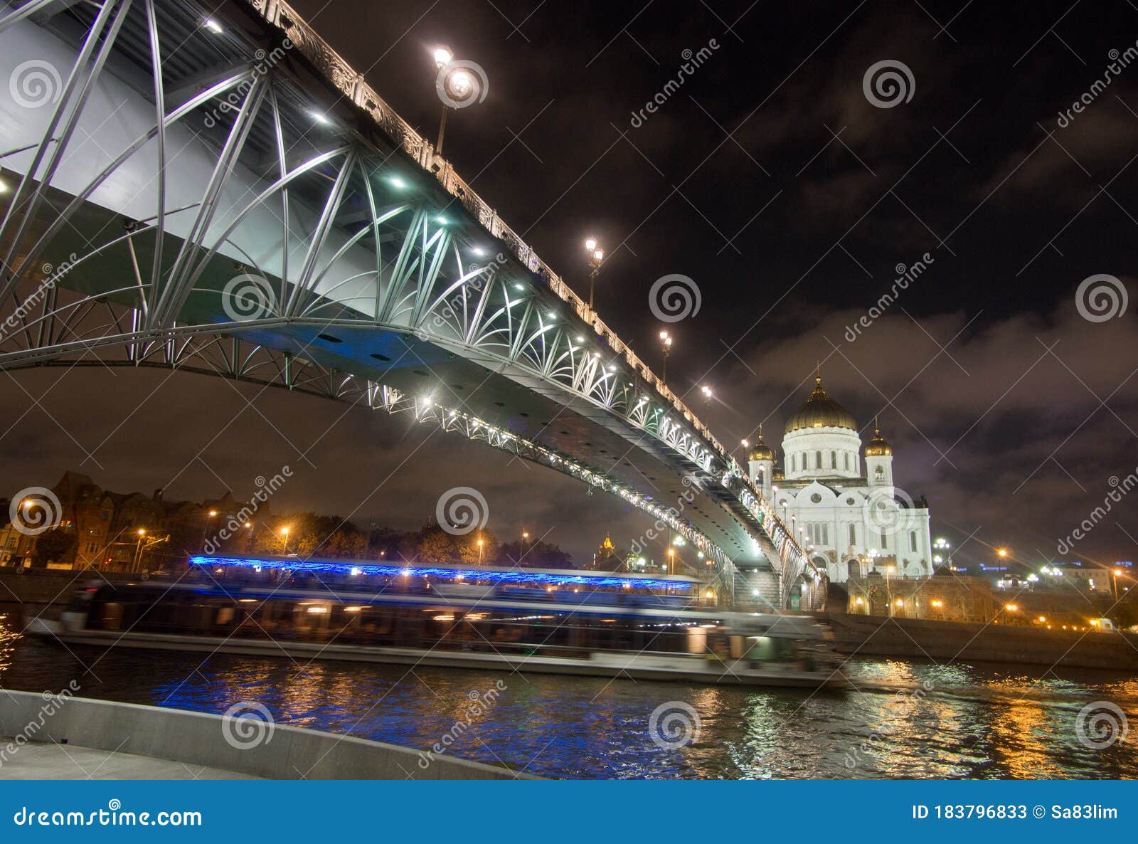 River Bridge in Moscow stock image. Image of view, embankment - 183796833