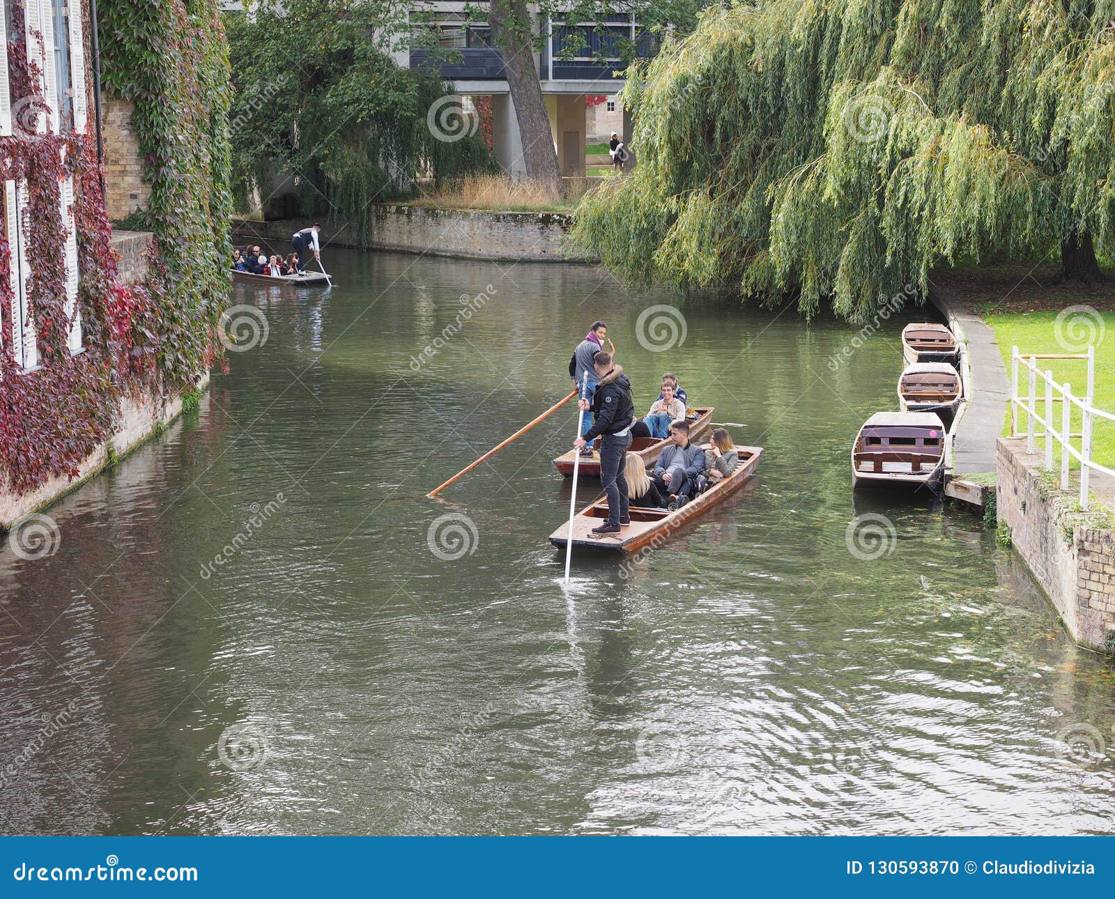 River Cam Punting in Cambridge Editorial Image - Image of skyline ...