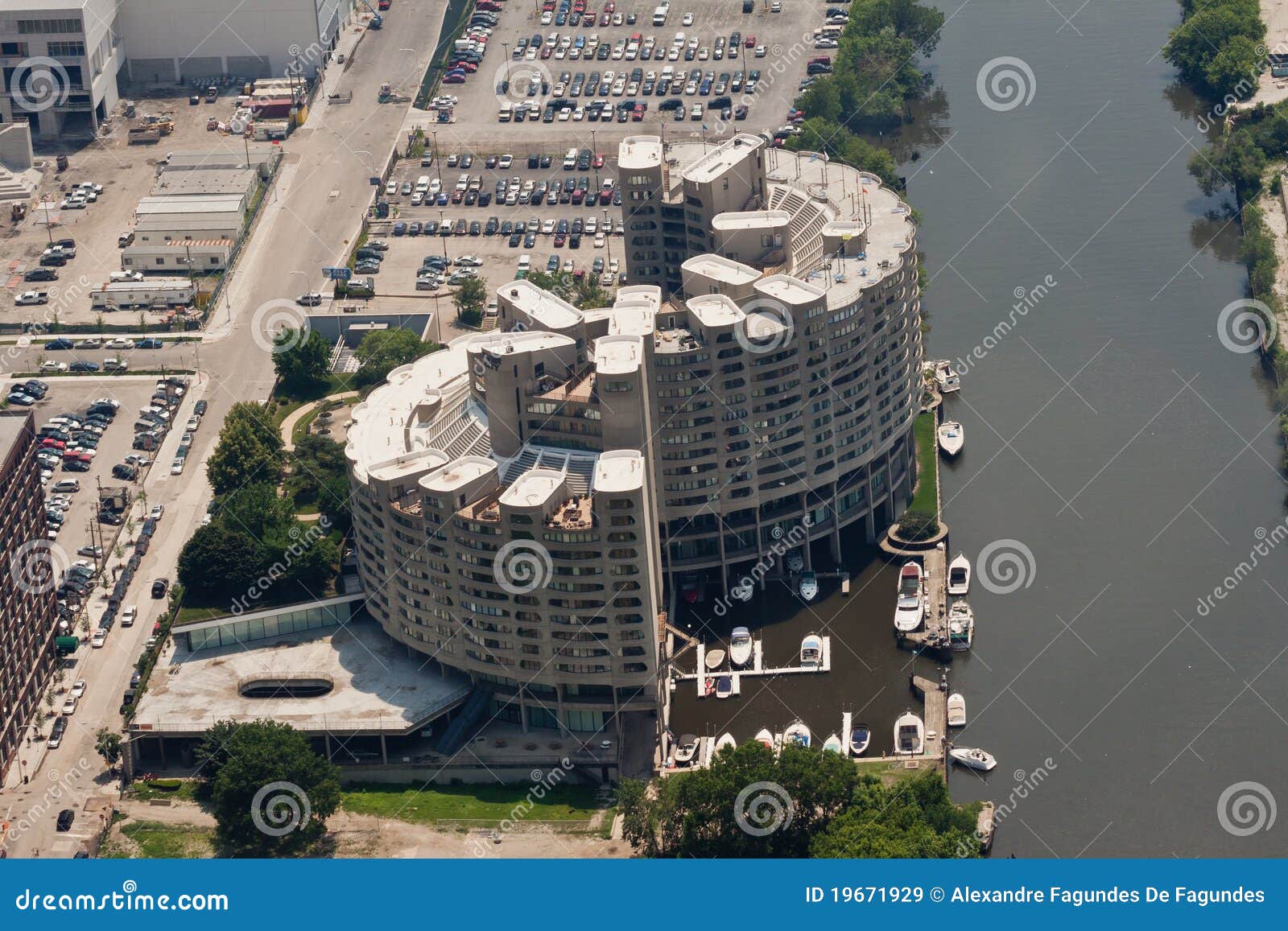 River City Dwellings Chicago Editorial Stock Image - Image of america ...
