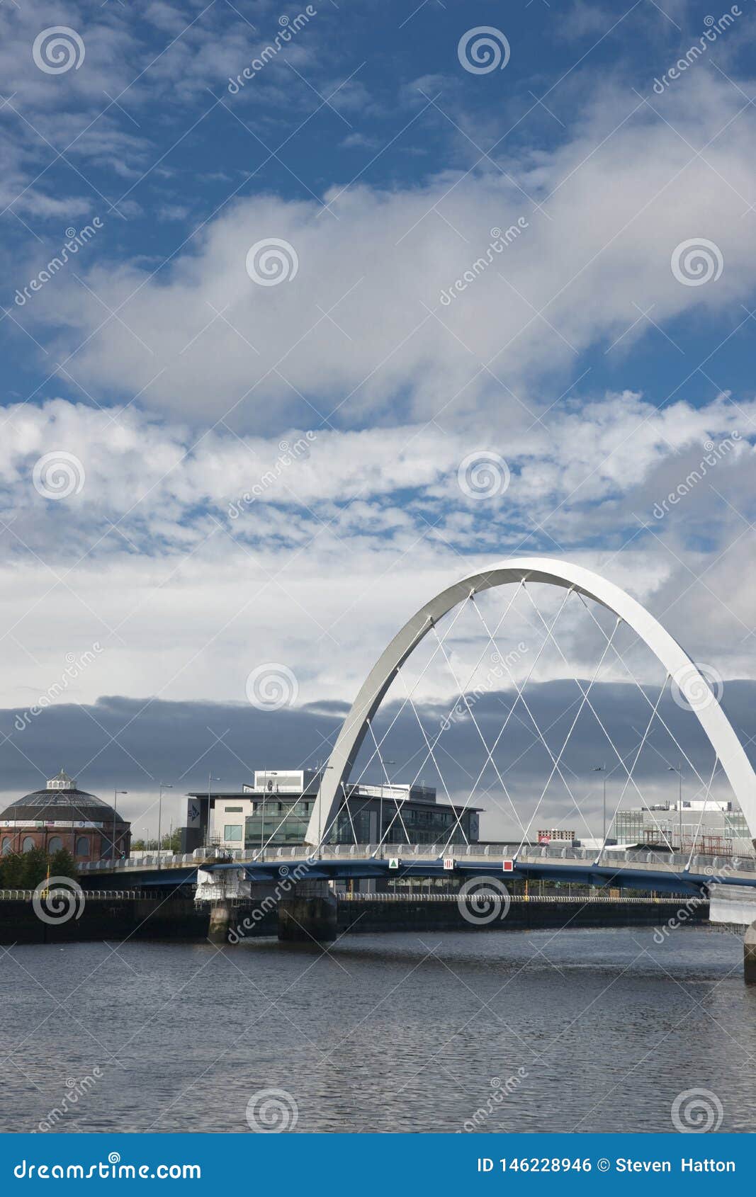 River Clyde, Glasgow, Scotland, UK, September 2013, the Clyde Arc ...