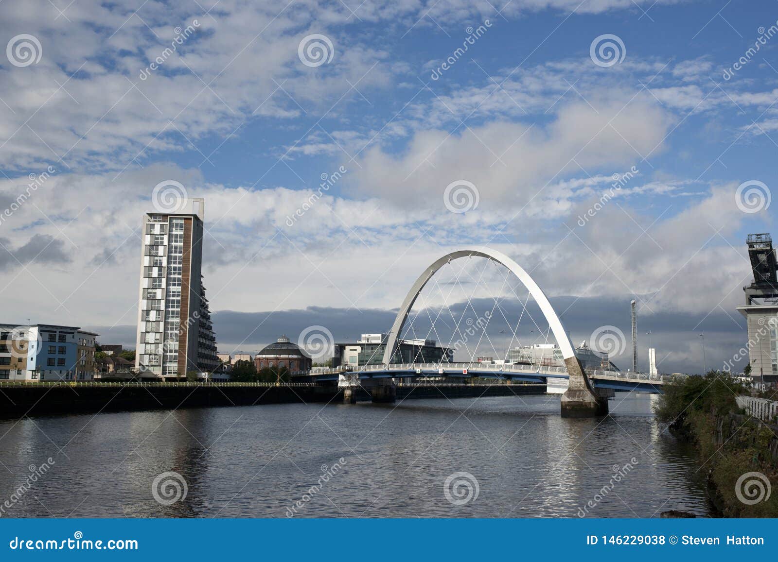 River Clyde, Glasgow, Scotland, UK, September 2013, the Clyde Arc ...
