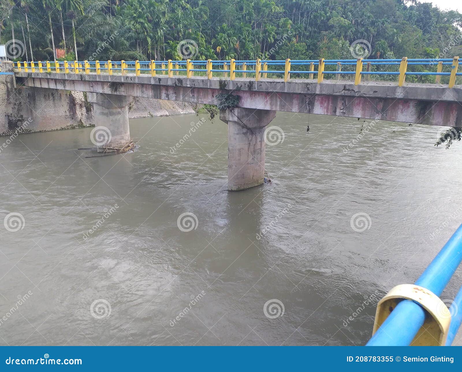 River dam bridge stock image. Image of watercourse, walkway - 208783355