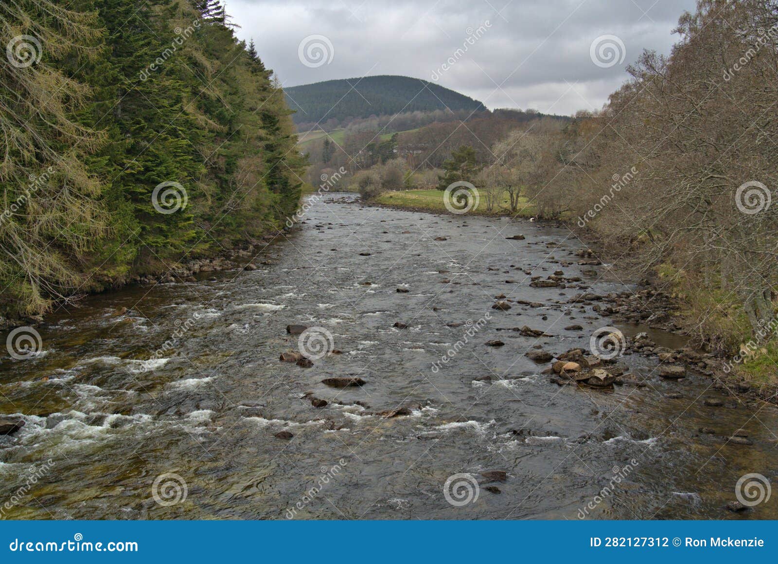 River Dee, River in Scotland Stock Photo - Image of europe, mountain ...
