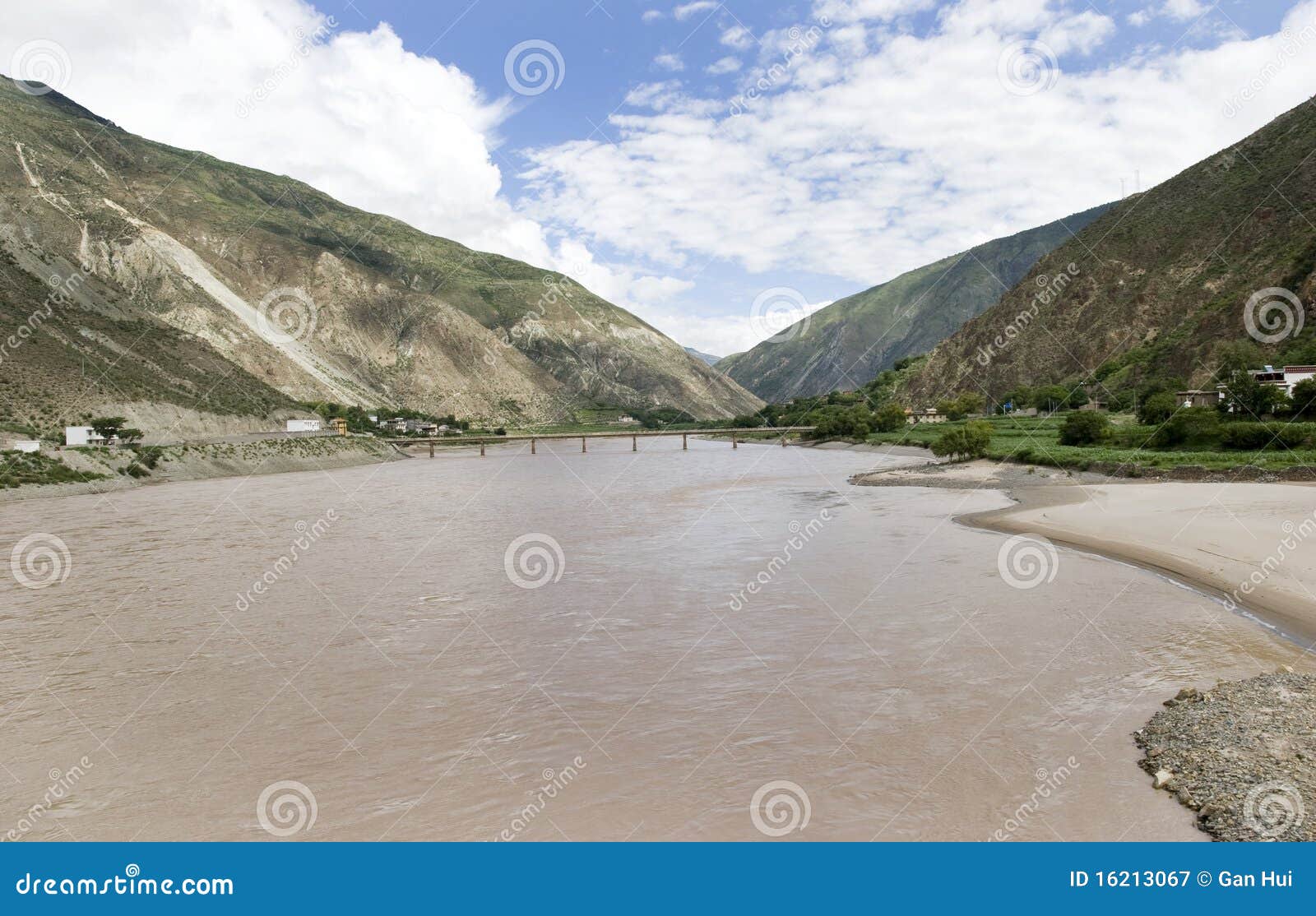River Jingsha in China 2 stock image. Image of tranquil - 16213067