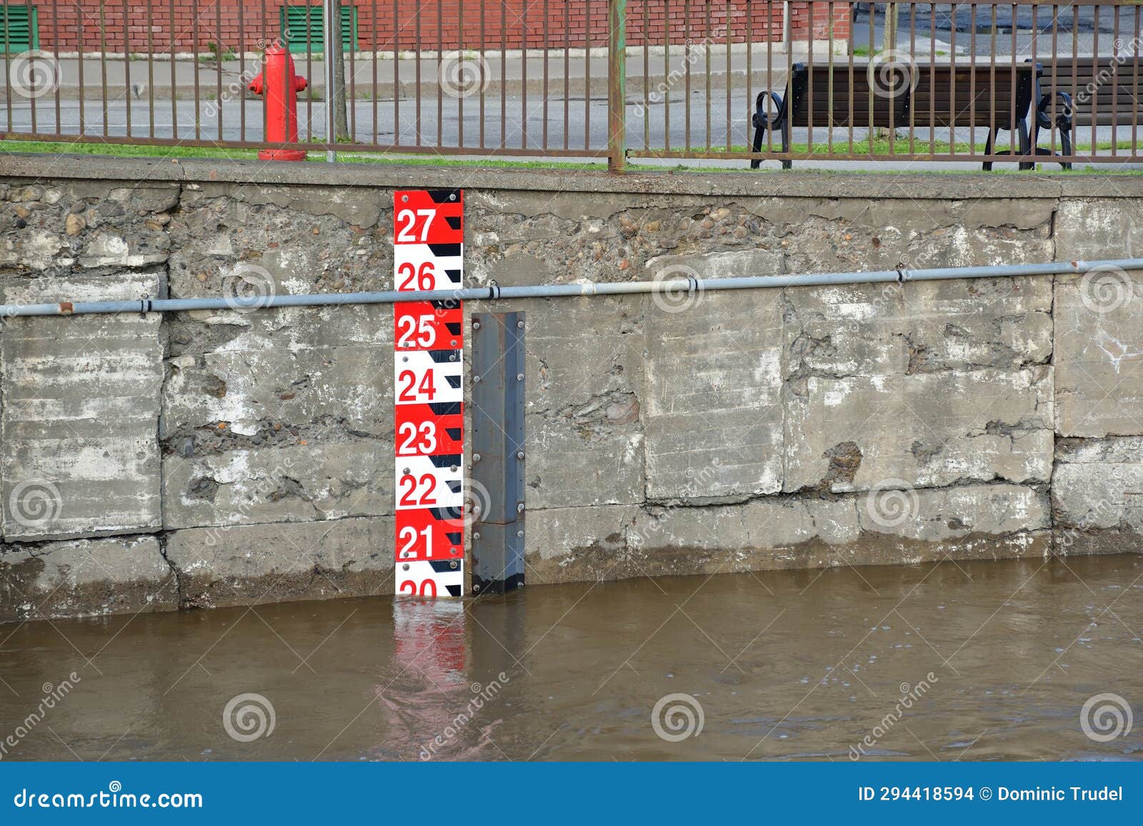 River Level Visual Indicator. Sherbrooke St-Francois River Flood ...
