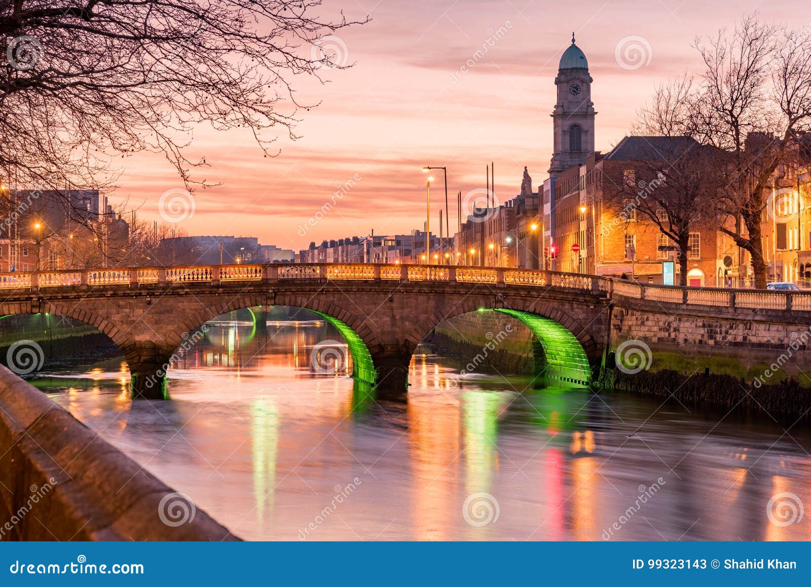 River Liffey Dublin Ireland Stock Image - Image of architecture, courts ...