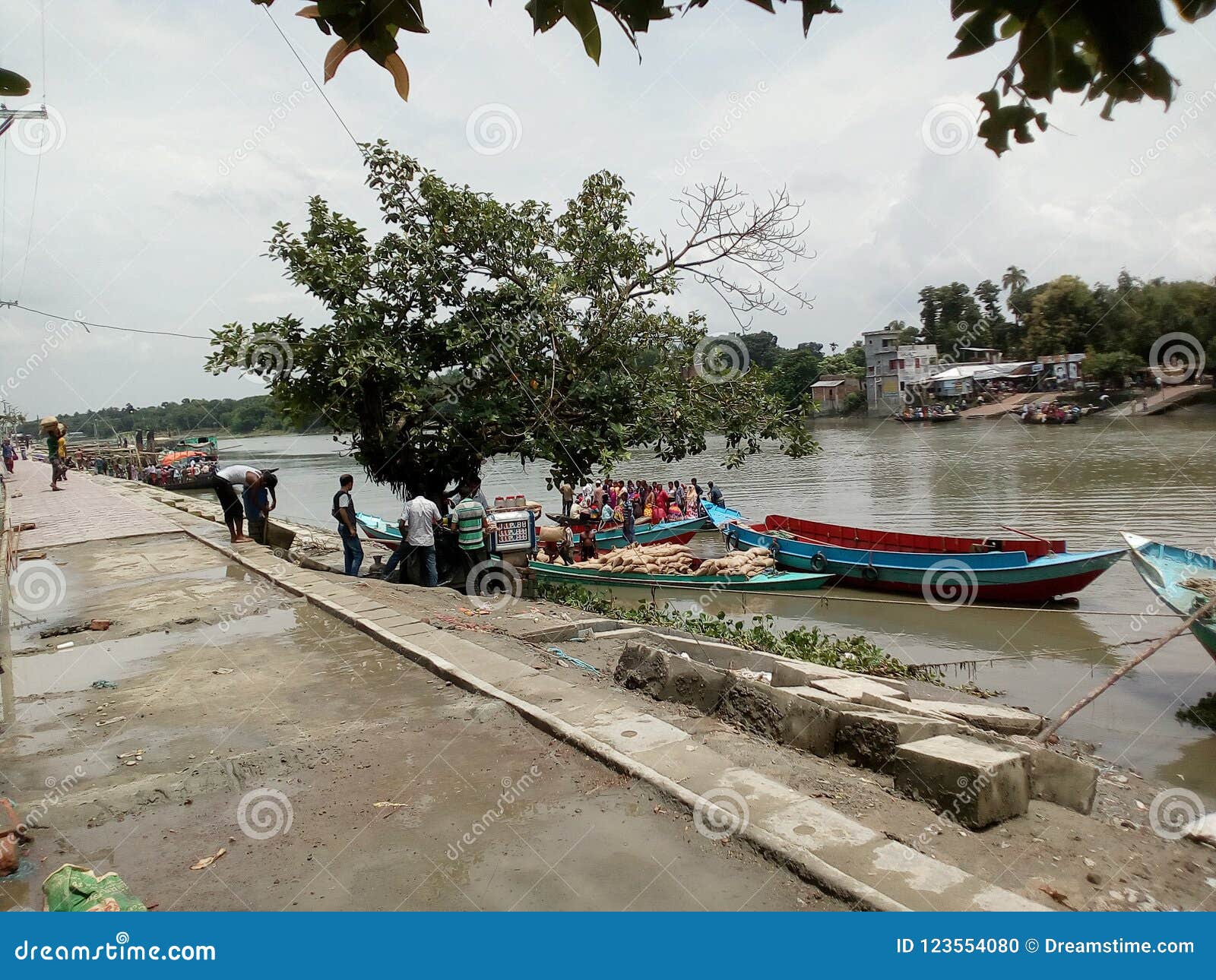 River Loading Unloading Area,voyrob River Bangladadh Editorial Image ...