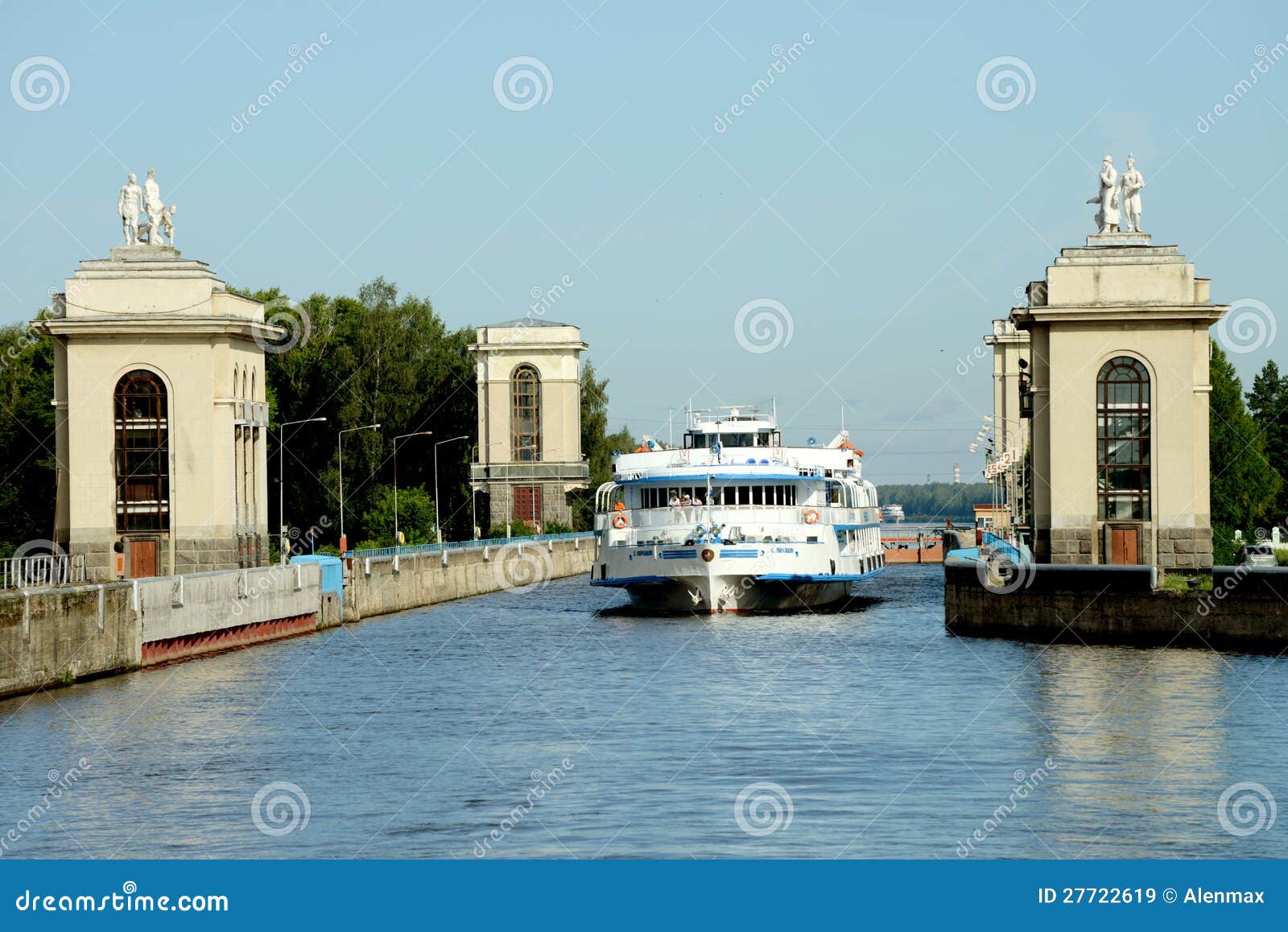 River lock editorial stock image. Image of travel, building - 27722619