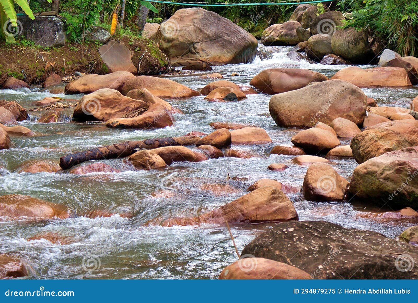 Water Flow between a Giant Rock Stock Image - Image of boulder ...