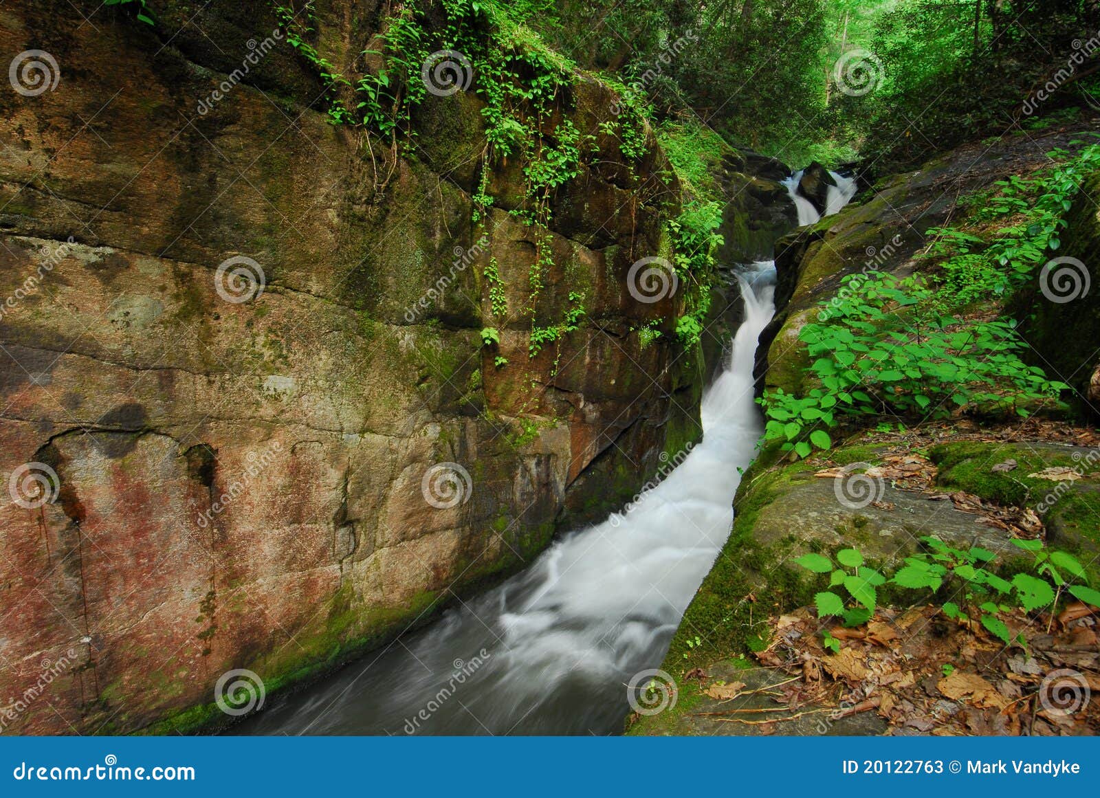River Narrows & Rock Wall Stock Image - Image of heritage, chute: 20122763