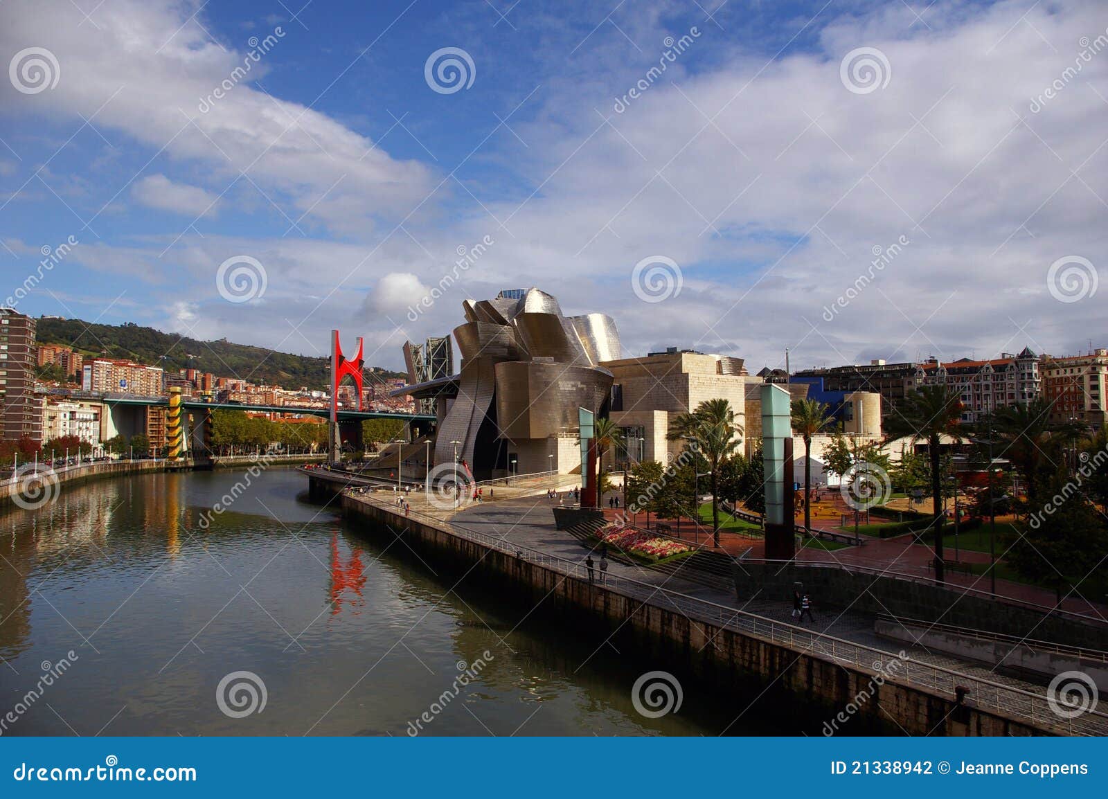River Nervion and Guggenheim. Editorial Photography - Image of panorama ...