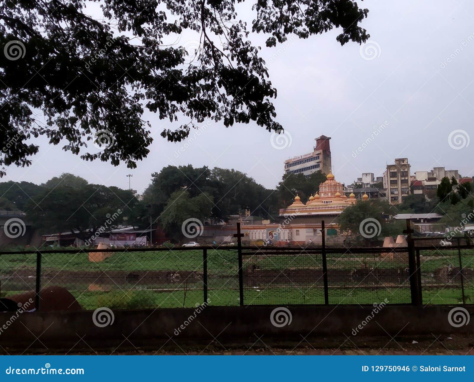 River side temple in Pune. editorial photo. Image of grass - 129750946