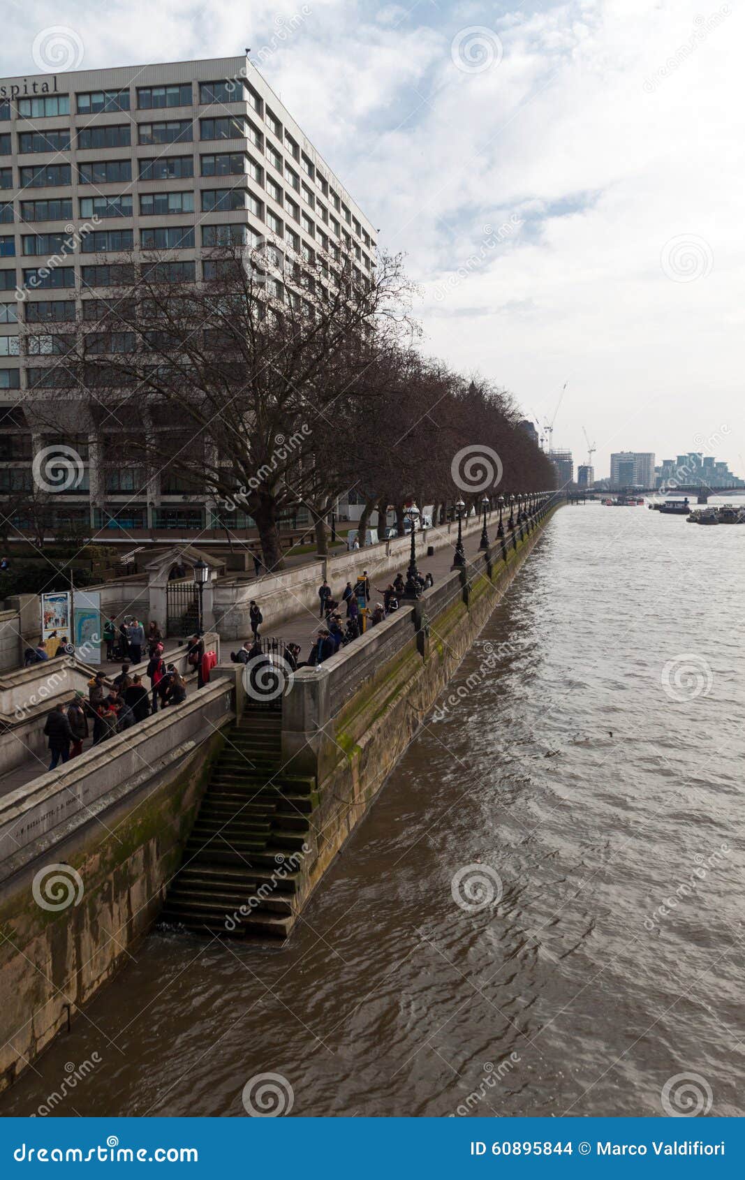River Thames editorial stock image. Image of skyscraper - 60895844