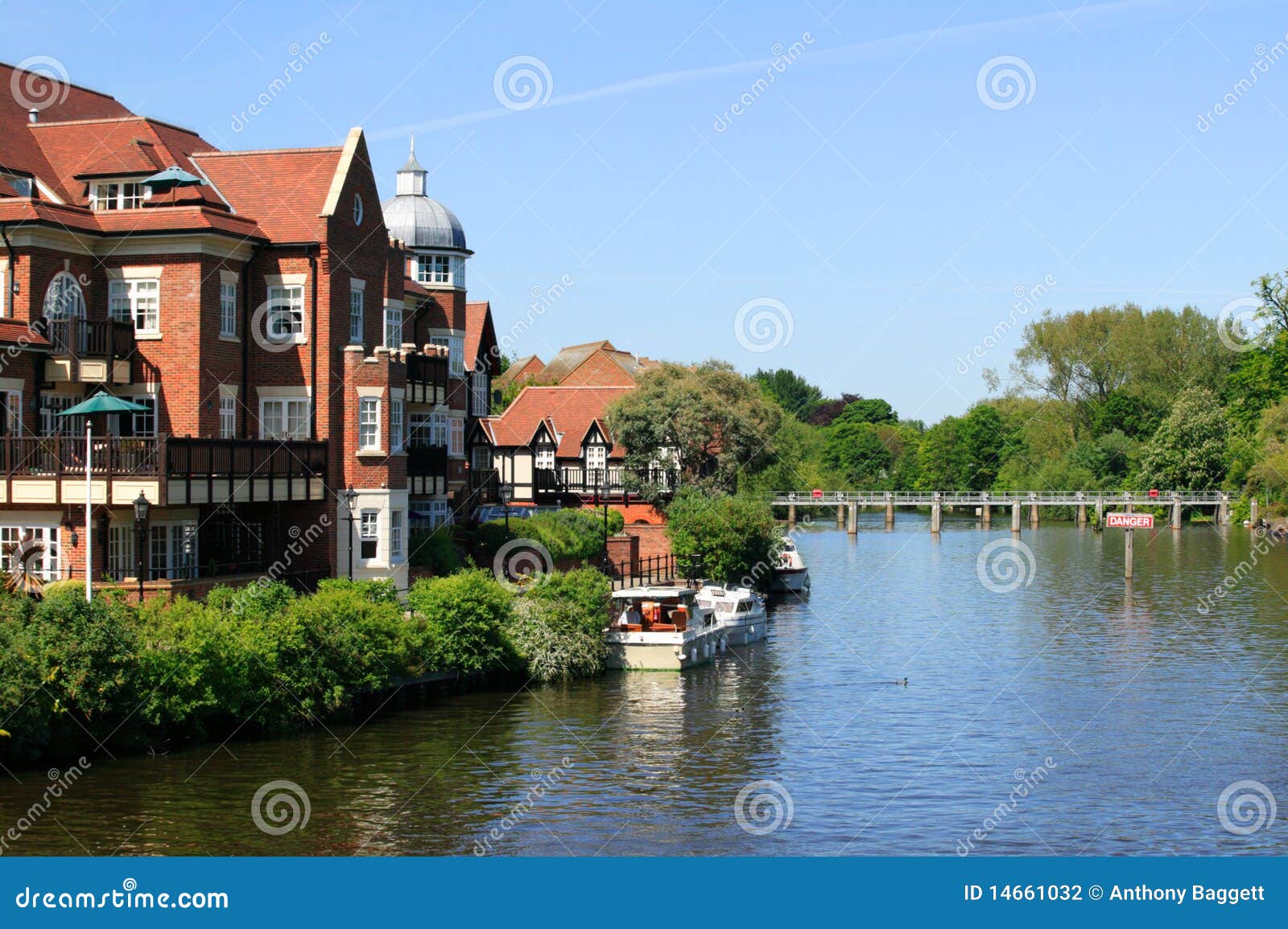 The River Thames at Windsor Stock Photo - Image of flowing, blue: 14661032