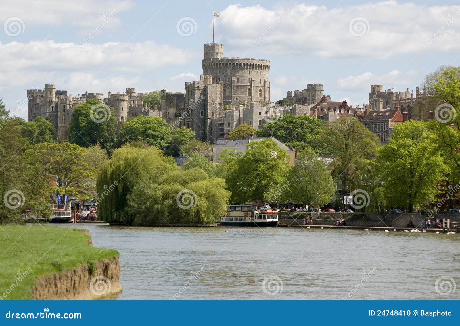 River Thames at Windsor, Berkshire Stock Photo - Image of royal ...